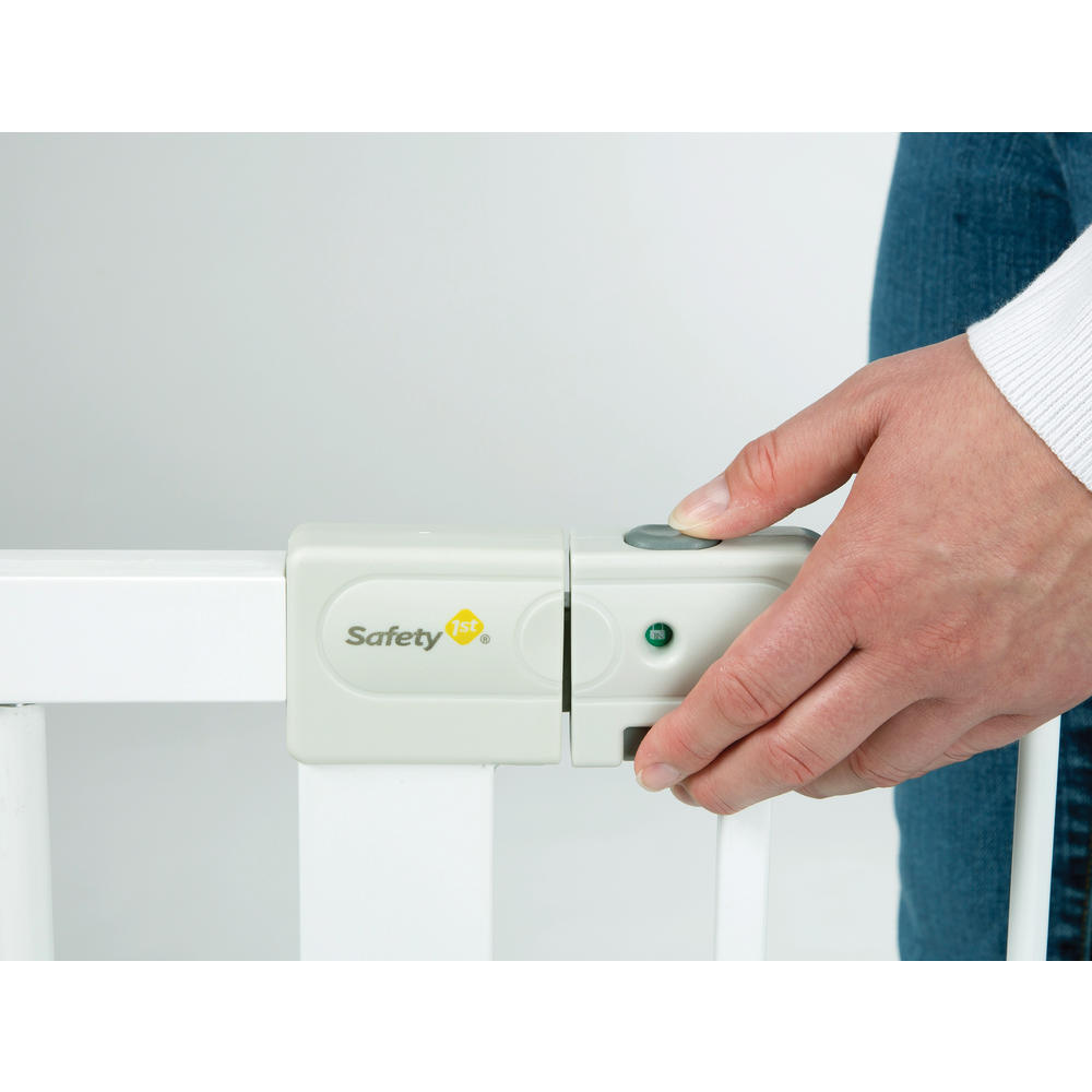 Safety 1st Auto Close Walk-Thru Gate