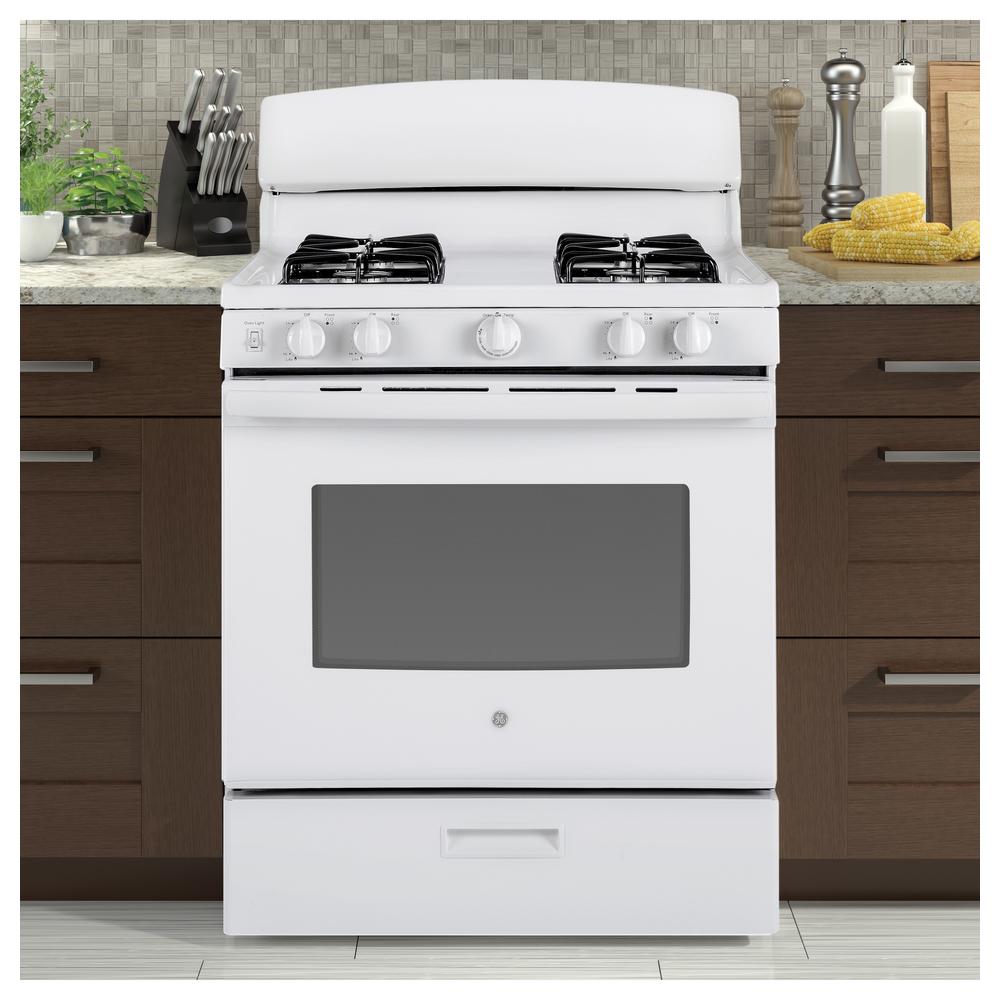 GE Appliances JGBS30DEKWW 30" Free-Standing Gas Range - White