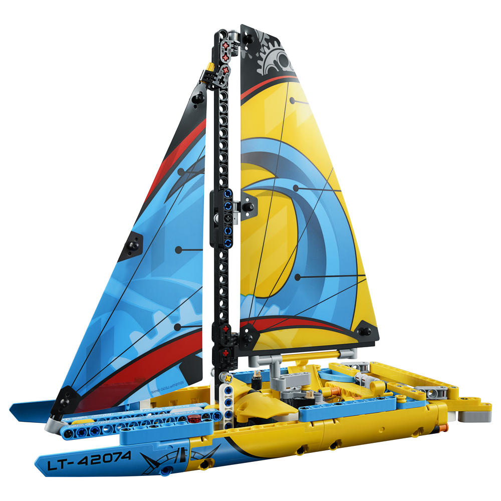 LEGO Technic Racing Yacht