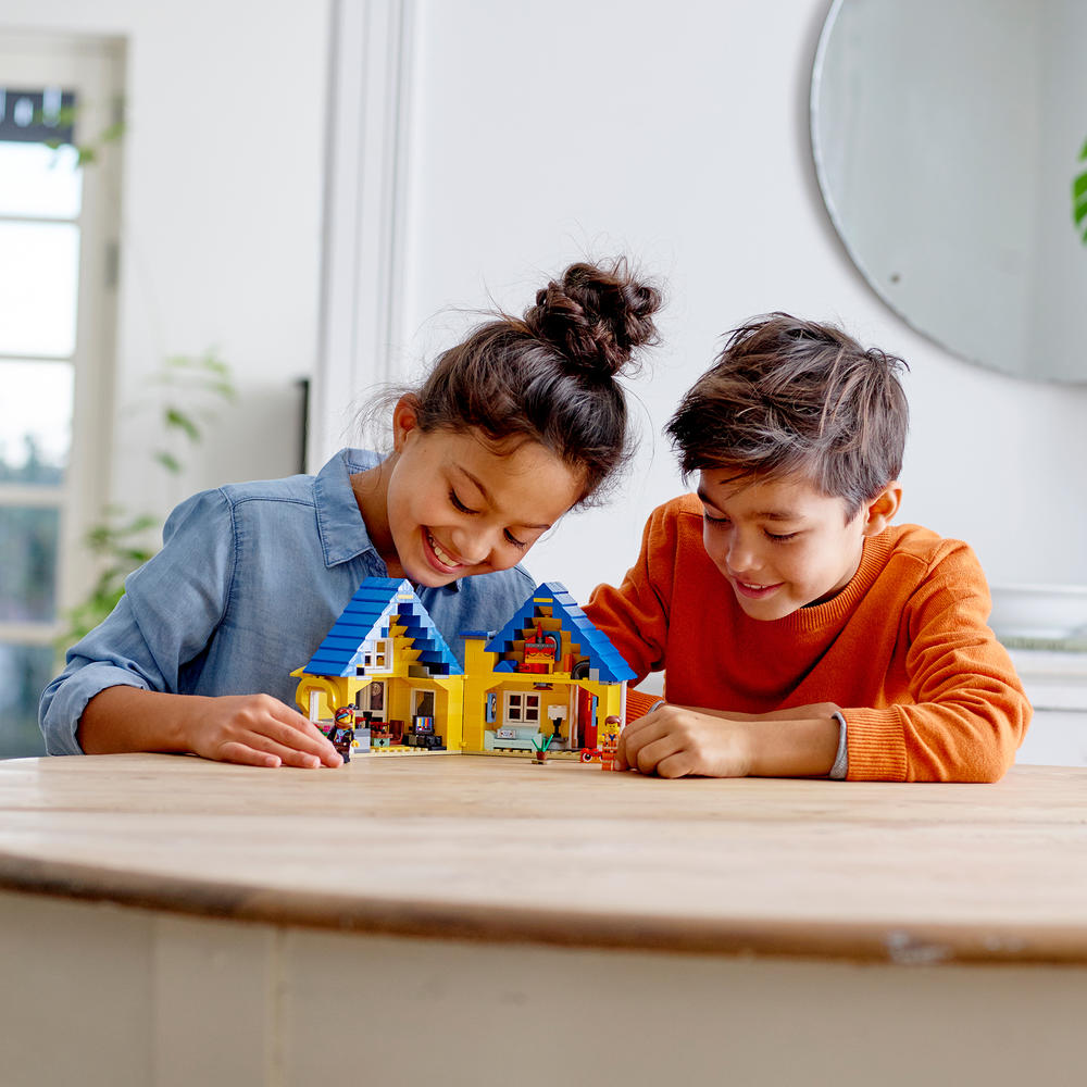 LEGO MOVIE 2™ Emmet’s 2-in-1 Dream House and Rescue Rocket