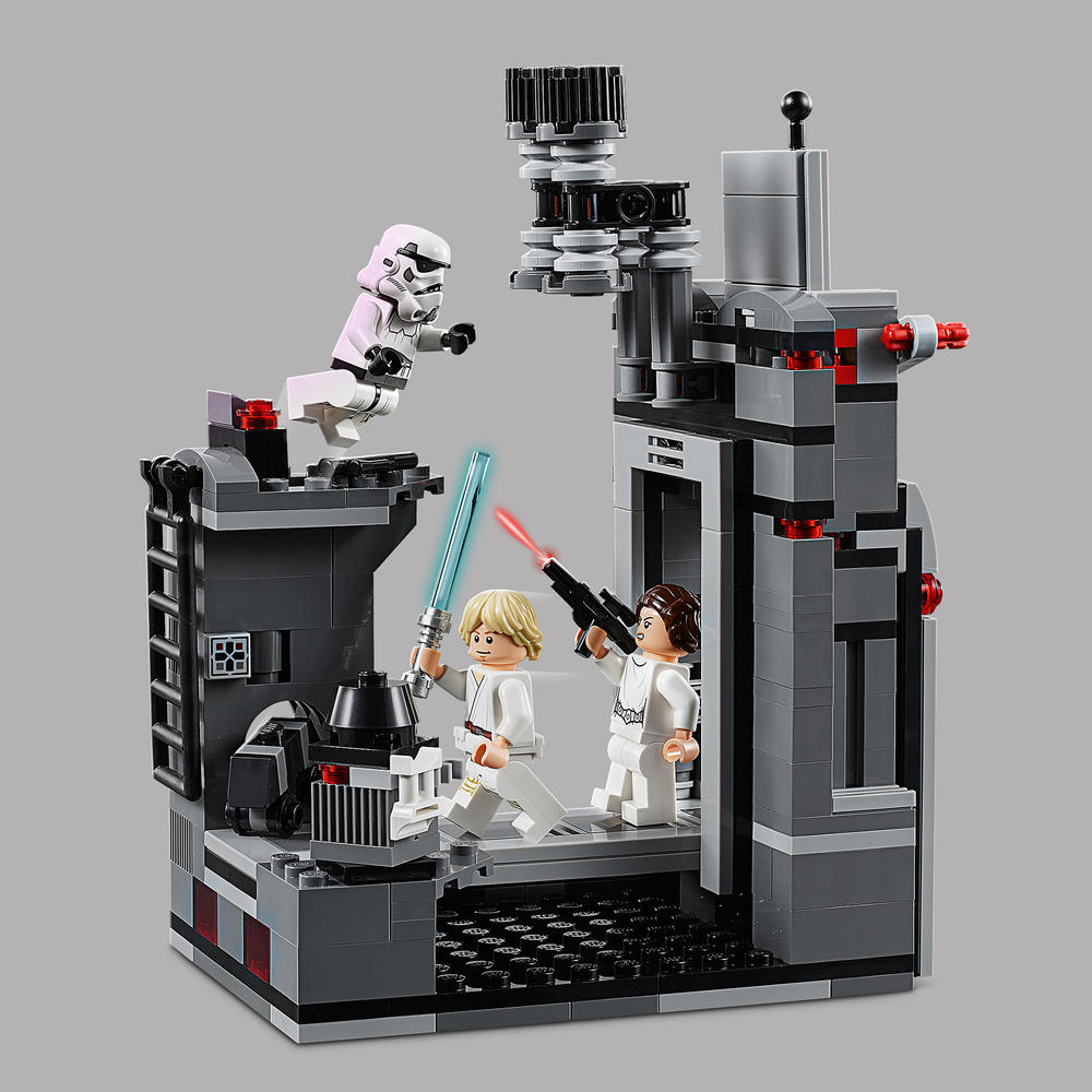 LEGO Death Star escape scenes with Princess Leia and Luke Skywalke