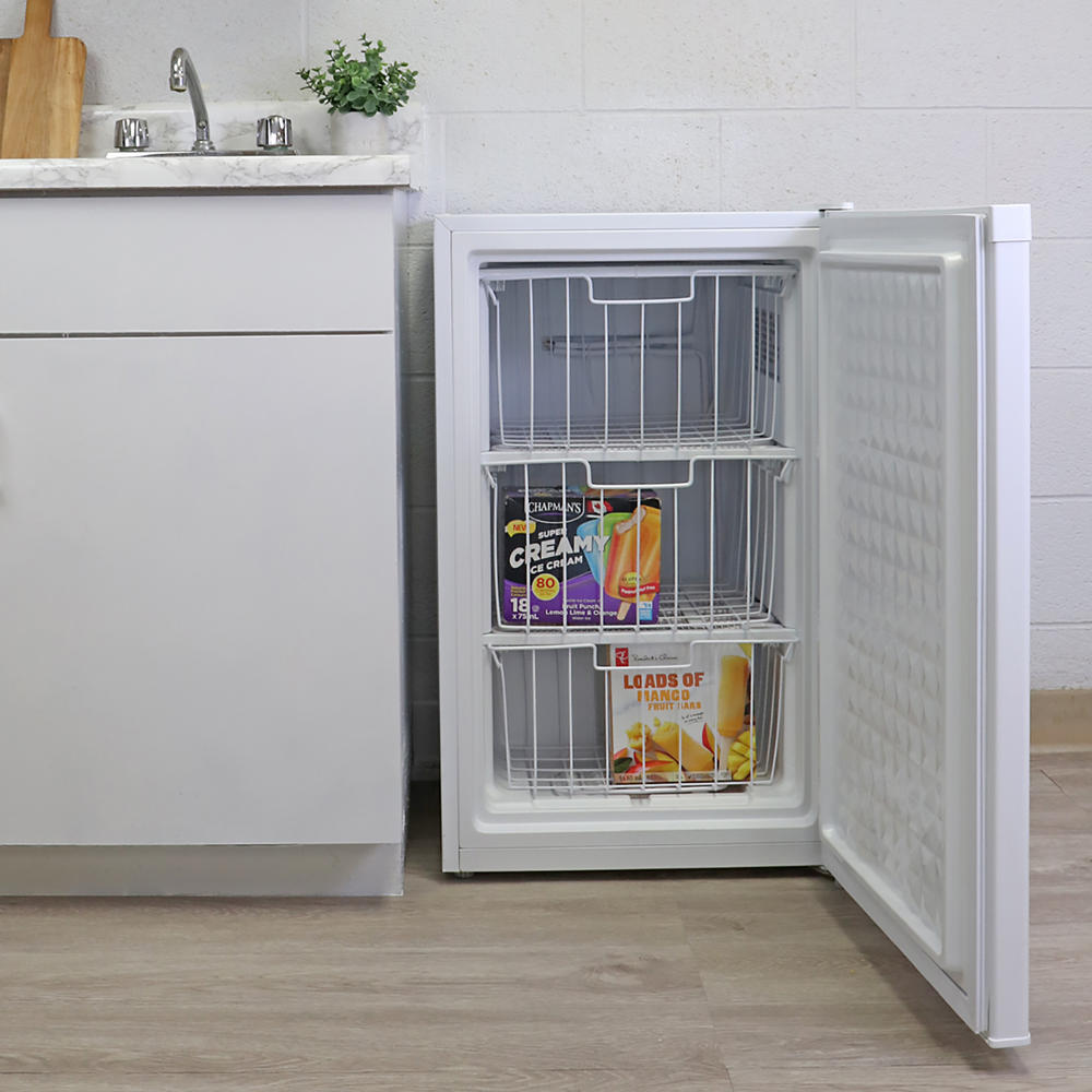 Koolatron KTUF88 Compact Upright Freezer 3.1 cu. ft.. (88L) White ...