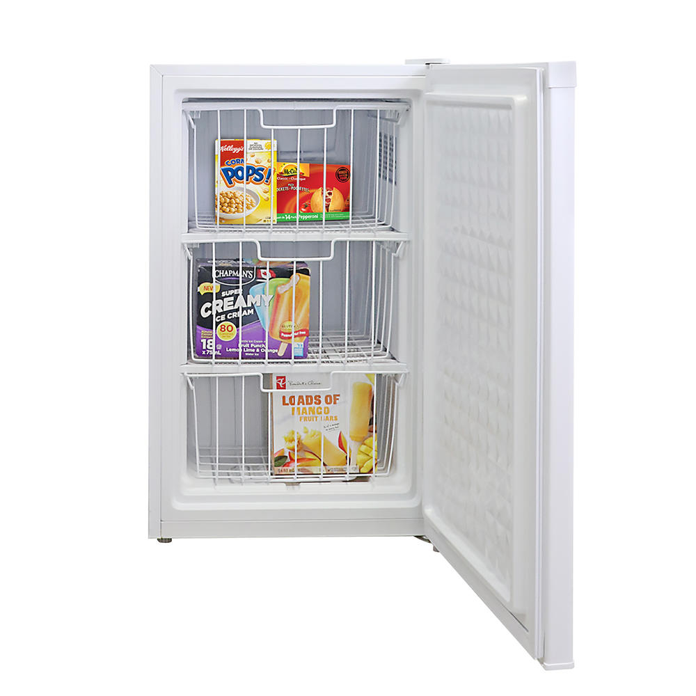 Koolatron KTUF88 Compact Upright Freezer 3.1 cu. ft.. (88L) White ...