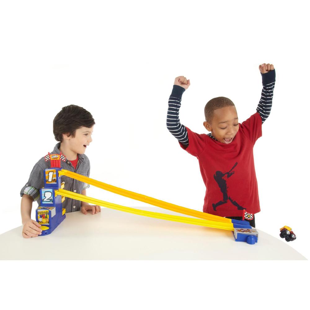 Playskool TONKA CHUCK & FRIENDS ™ Tower Racin' Speedway Play Set