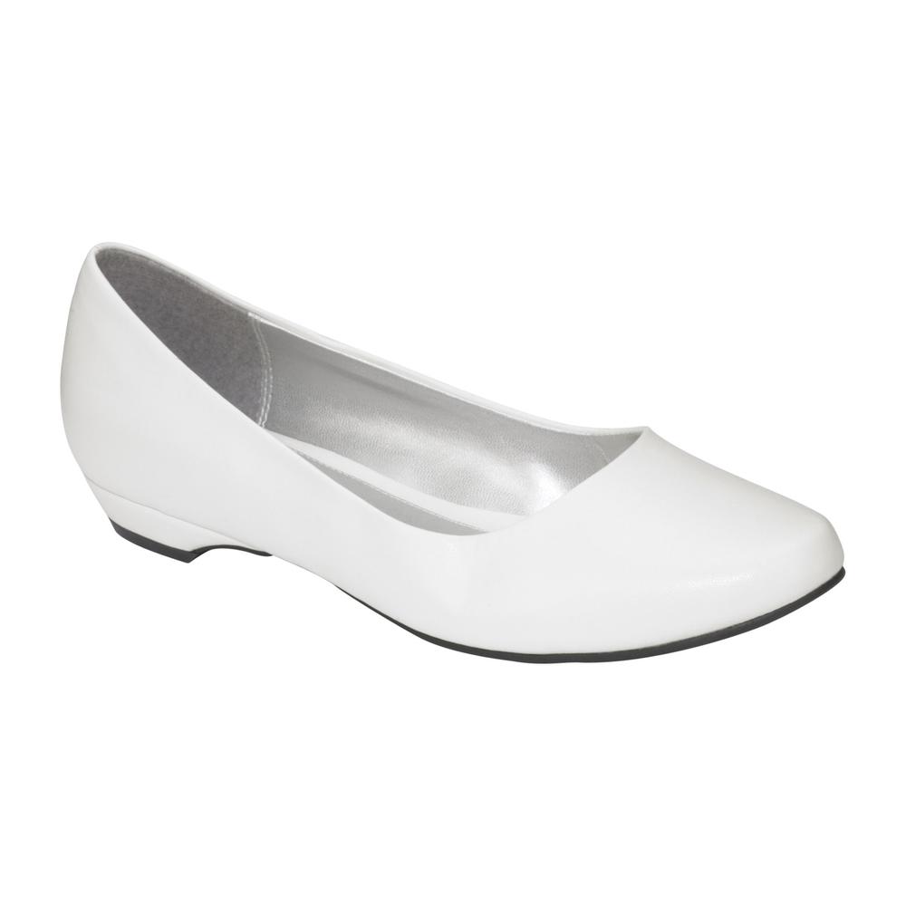 Basic Editions Women's Irene Round Toe Skimmer Wide Width - White
