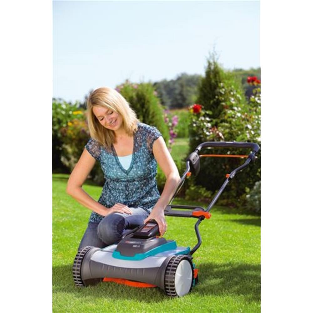 25 Volt Lithium Battery Powered Reel Mower