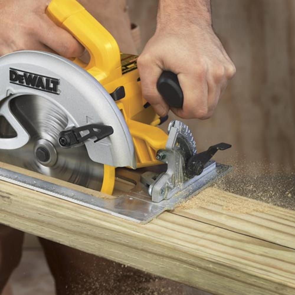 DeWalt 15 Amp 7-1/4-in. Lightweight Circular Saw