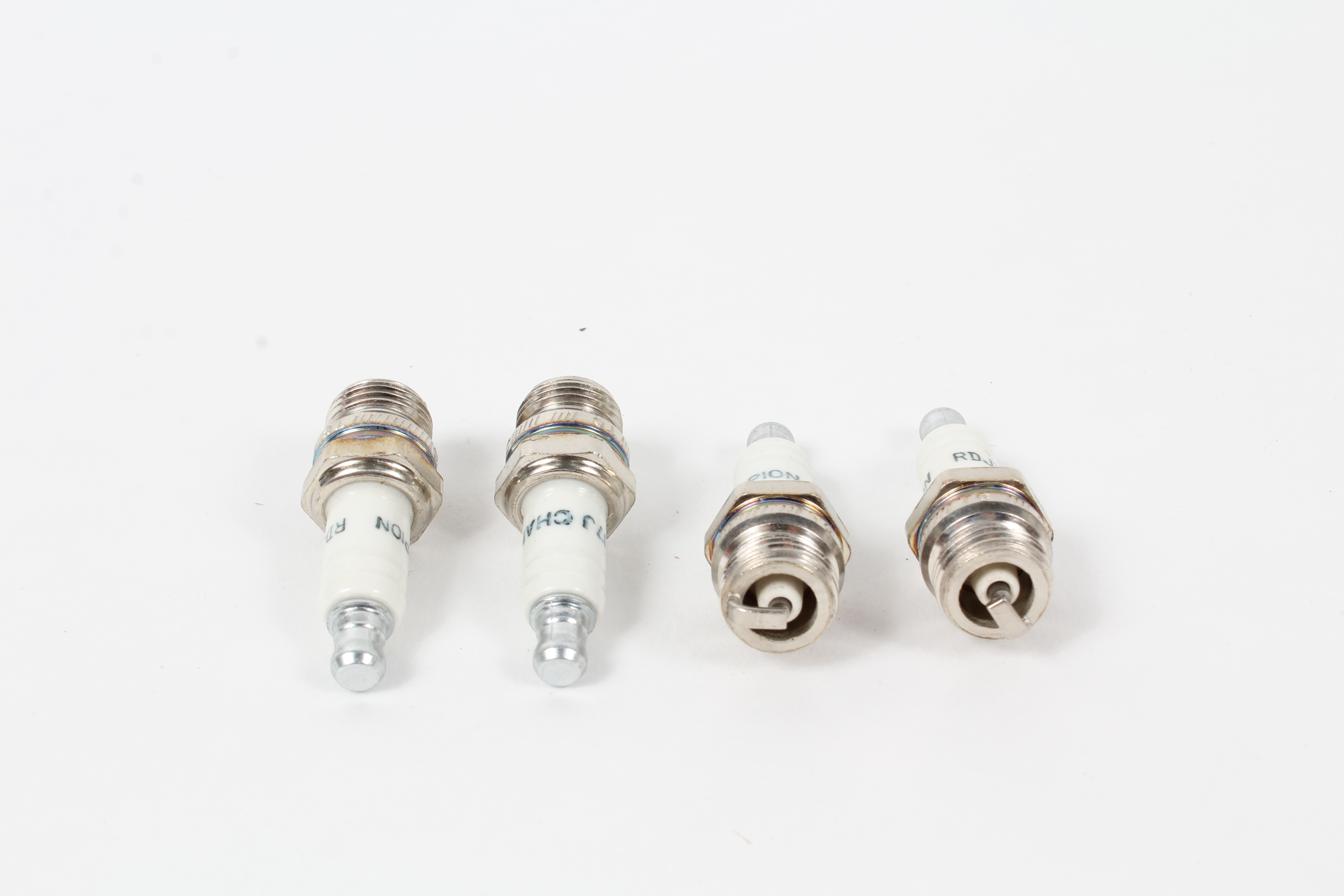 4 Pack Genuine Champion RDJ7J Spark Plug Copper Plus 860
